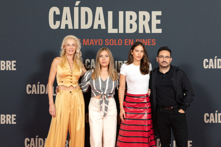 Belén Rueda y la directora Laura Jou nos cuentan de qué va Caída libre, película producida por J ...